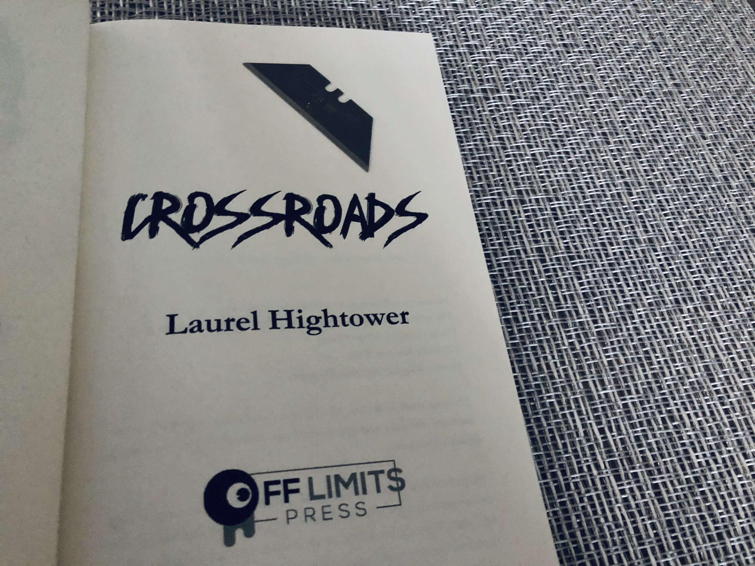 [Book Review] Crossroads by Laurel Hightower - Erica Robyn Reads