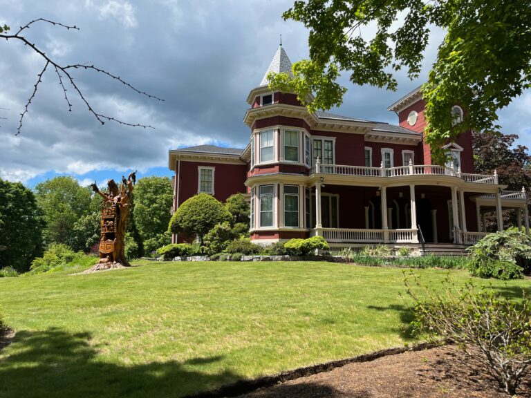 Visiting Stephen King's Old House - Erica Robyn Reads