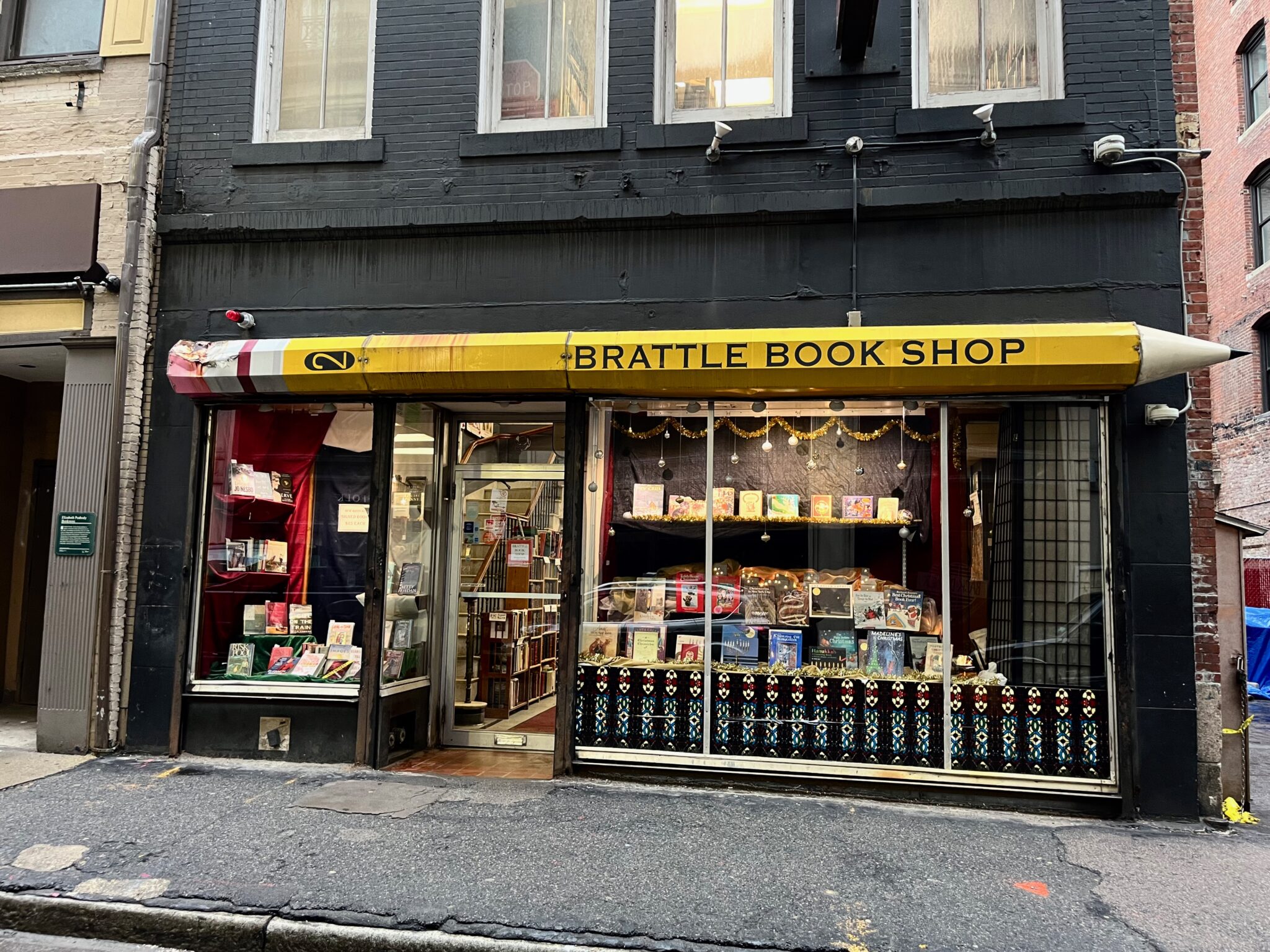 Visiting Brattle Book Shop in Boston, Massachusetts - Erica Robyn Reads